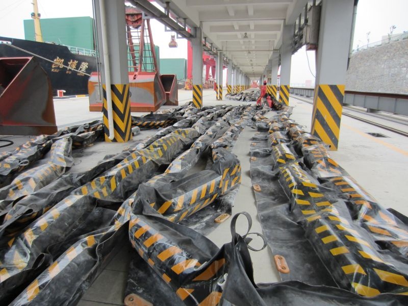 Heavy Duty Floating Barrier Inflatable Permanent Oil Containment Rubber ...